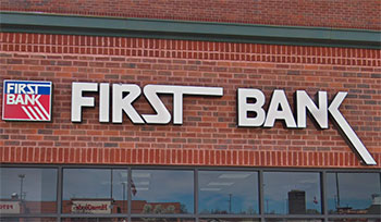 First Bank, productos bancarios en español